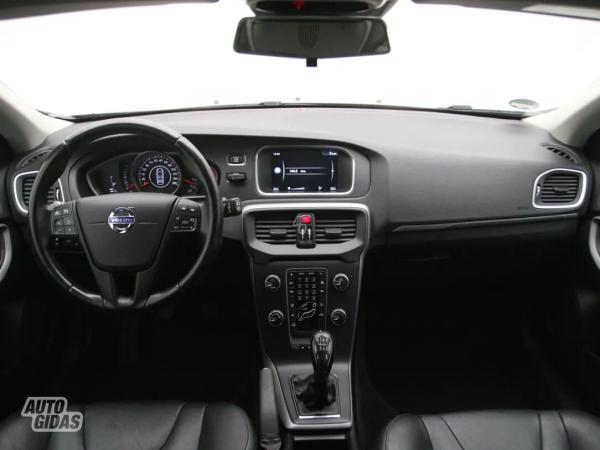 Melns Volvo V40 2015 Viļņa, ar dzinēja tilpumu 1.60 L un nobraukumu 141 tūkst. km par 9199 €, foto 2 vietnē AUTOMOTO.COM.LV