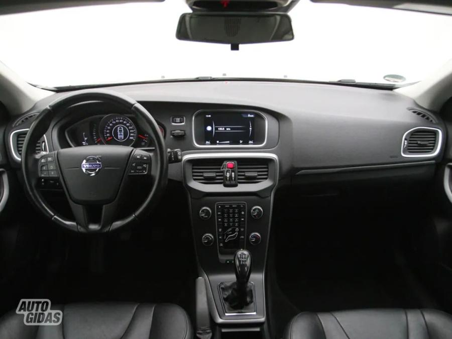 Melns Volvo V40 2015 Viļņa, ar dzinēja tilpumu 1.60 L un nobraukumu 141 tūkst. km par 9199 €, foto 3 vietnē AUTOMOTO.COM.LV