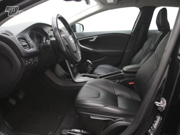 Melns Volvo V40 2015 Viļņa, ar dzinēja tilpumu 1.60 L un nobraukumu 141 tūkst. km par 9199 €, foto 4 vietnē AUTOMOTO.COM.LV
