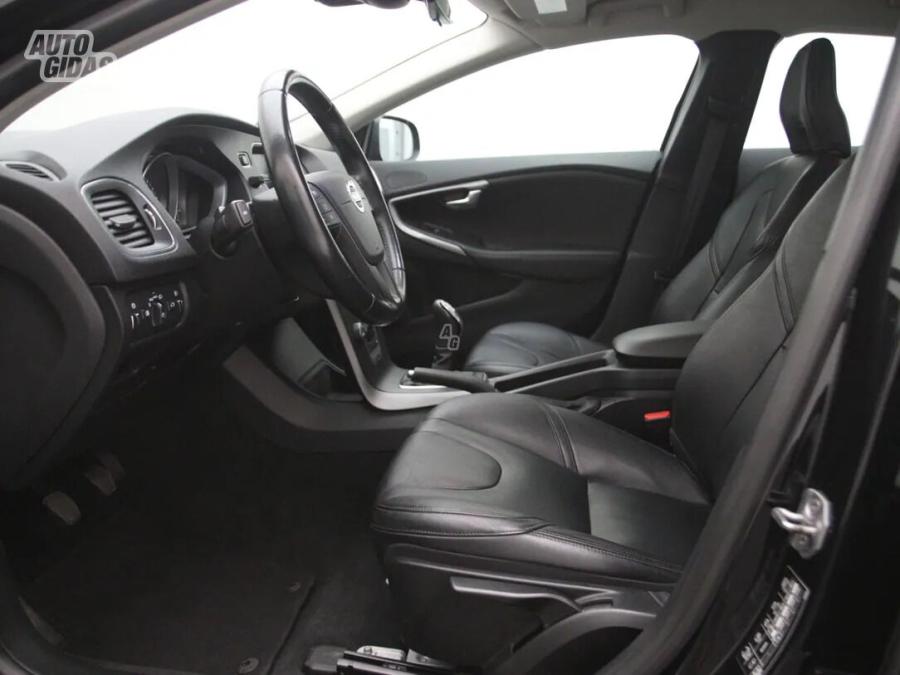 Melns Volvo V40 2015 Viļņa, ar dzinēja tilpumu 1.60 L un nobraukumu 141 tūkst. km par 9199 €, foto 5 vietnē AUTOMOTO.COM.LV
