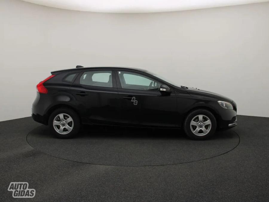 Melns Volvo V40 2015 Viļņa, ar dzinēja tilpumu 1.60 L un nobraukumu 141 tūkst. km par 9199 €, foto 10 vietnē AUTOMOTO.COM.LV