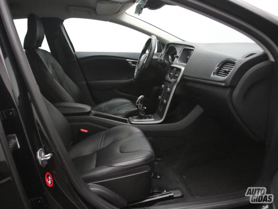 Melns Volvo V40 2015 Viļņa, ar dzinēja tilpumu 1.60 L un nobraukumu 141 tūkst. km par 9199 €, foto 15 vietnē AUTOMOTO.COM.LV