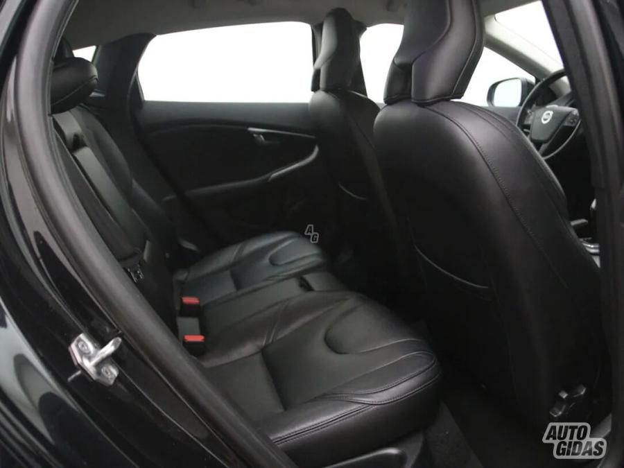 Melns Volvo V40 2015 Viļņa, ar dzinēja tilpumu 1.60 L un nobraukumu 141 tūkst. km par 9199 €, foto 16 vietnē AUTOMOTO.COM.LV