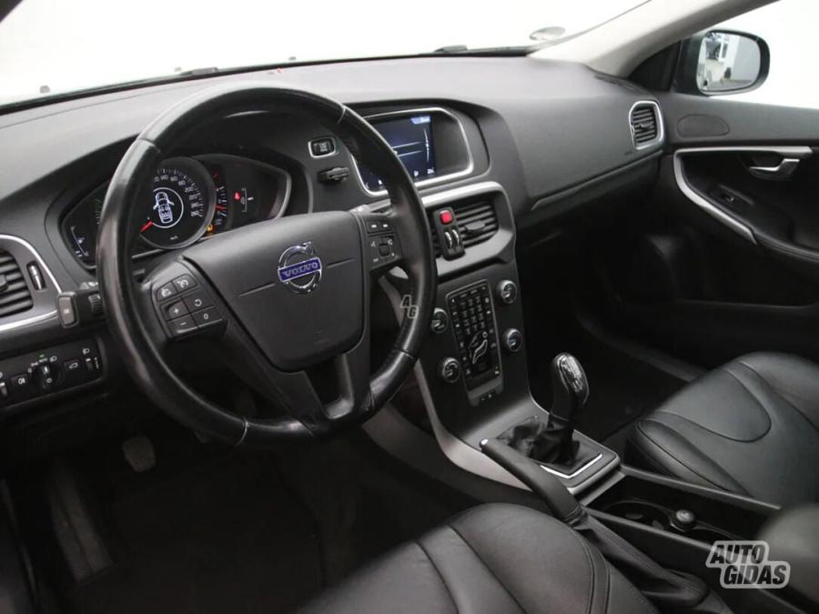 Melns Volvo V40 2015 Viļņa, ar dzinēja tilpumu 1.60 L un nobraukumu 141 tūkst. km par 9199 €, foto 17 vietnē AUTOMOTO.COM.LV