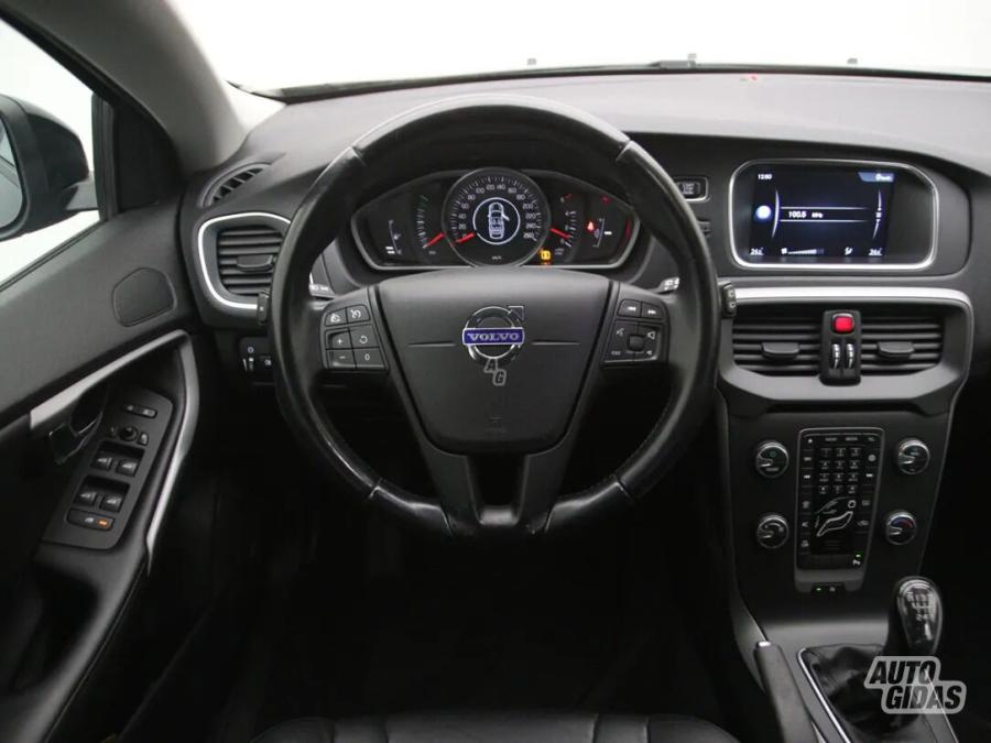 Melns Volvo V40 2015 Viļņa, ar dzinēja tilpumu 1.60 L un nobraukumu 141 tūkst. km par 9199 €, foto 18 vietnē AUTOMOTO.COM.LV
