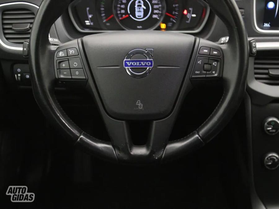 Melns Volvo V40 2015 Viļņa, ar dzinēja tilpumu 1.60 L un nobraukumu 141 tūkst. km par 9199 €, foto 19 vietnē AUTOMOTO.COM.LV