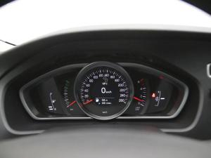 Melns Volvo V40 2015 Viļņa, ar dzinēja tilpumu 1.60 L un nobraukumu 141 tūkst. km par 9199 €, foto 20 vietnē AUTOMOTO.COM.LV