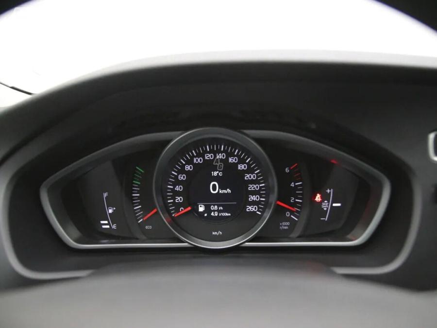 Melns Volvo V40 2015 Viļņa, ar dzinēja tilpumu 1.60 L un nobraukumu 141 tūkst. km par 9199 €, foto 20 vietnē AUTOMOTO.COM.LV