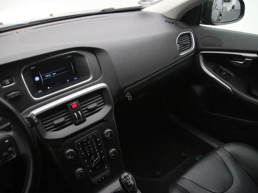 Melns Volvo V40 2015 Viļņa, ar dzinēja tilpumu 1.60 L un nobraukumu 141 tūkst. km par 9199 €, foto 22 vietnē AUTOMOTO.COM.LV