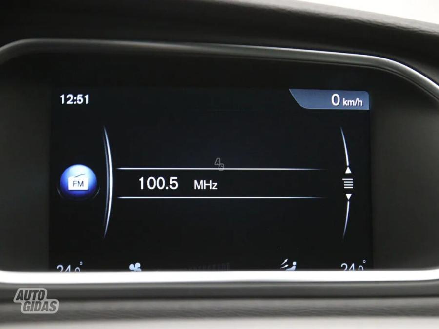 Melns Volvo V40 2015 Viļņa, ar dzinēja tilpumu 1.60 L un nobraukumu 141 tūkst. km par 9199 €, foto 23 vietnē AUTOMOTO.COM.LV
