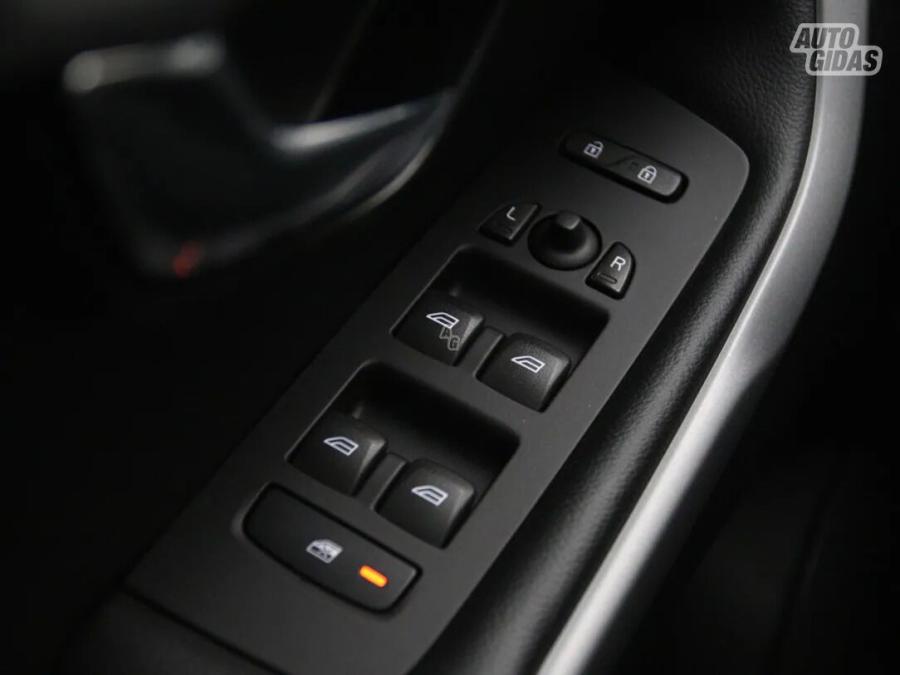 Melns Volvo V40 2015 Viļņa, ar dzinēja tilpumu 1.60 L un nobraukumu 141 tūkst. km par 9199 €, foto 27 vietnē AUTOMOTO.COM.LV