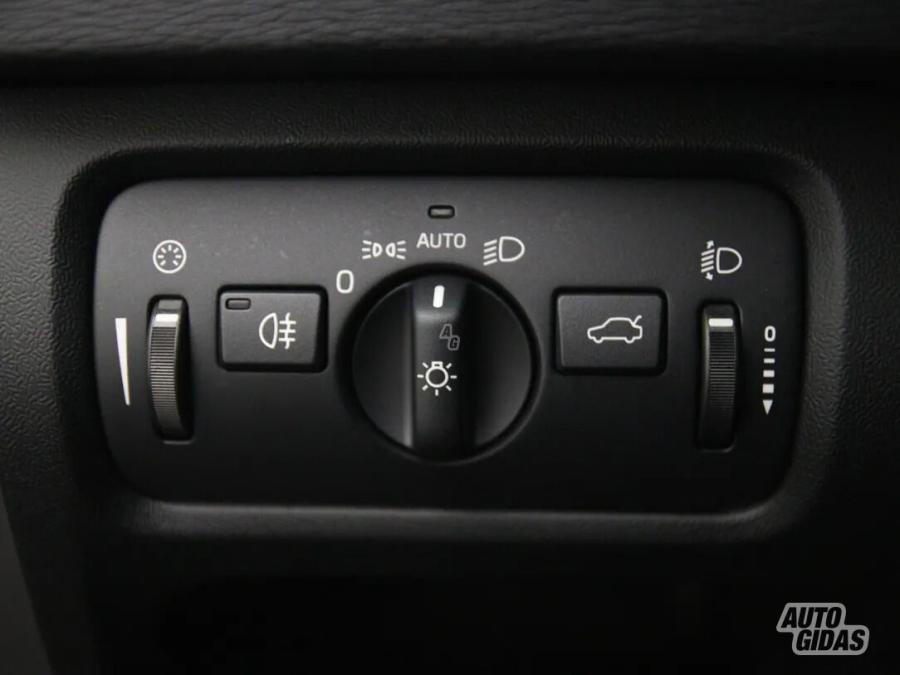 Melns Volvo V40 2015 Viļņa, ar dzinēja tilpumu 1.60 L un nobraukumu 141 tūkst. km par 9199 €, foto 28 vietnē AUTOMOTO.COM.LV