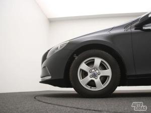 Melns Volvo V40 2015 Viļņa, ar dzinēja tilpumu 1.60 L un nobraukumu 141 tūkst. km par 9199 €, foto 29 vietnē AUTOMOTO.COM.LV