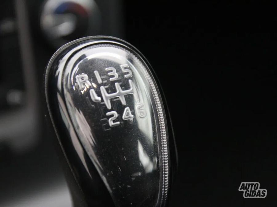 Melns Volvo V40 2015 Viļņa, ar dzinēja tilpumu 1.60 L un nobraukumu 141 tūkst. km par 9199 €, foto 31 vietnē AUTOMOTO.COM.LV