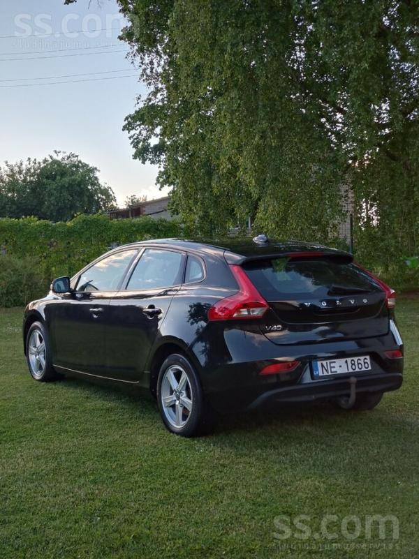 Black Volvo V40 2015 in Rezekne, with an engine capacity of 1.60 L and mileage of 321 thousand km for 6200 €, photo 4 on AUTOMOTO.COM.LV