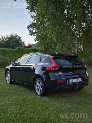 Black Volvo V40 2015 in Rezekne, with an engine capacity of 1.60 L and mileage of 321 thousand km for 6200 €, photo 5 on AUTOMOTO.COM.LV