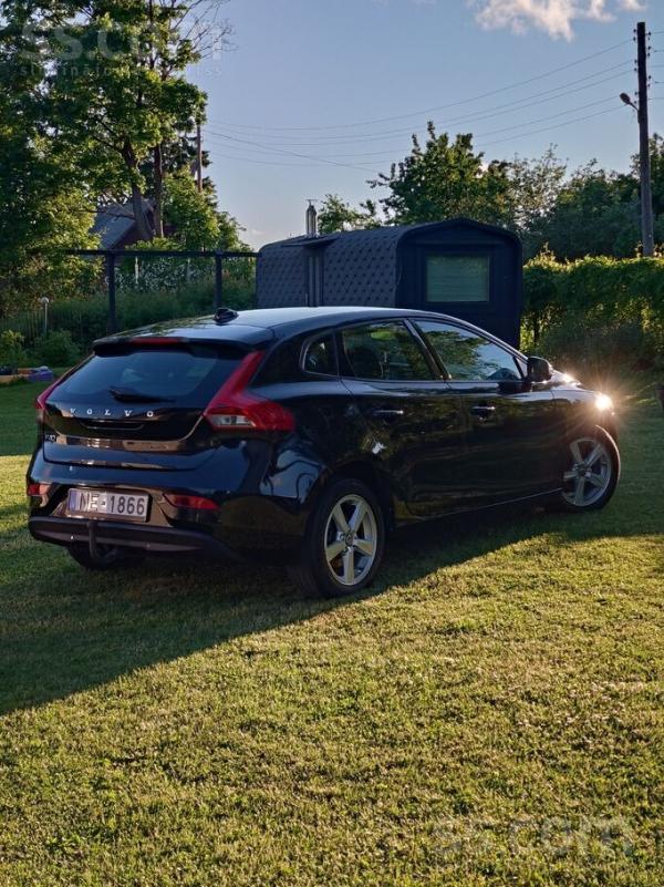 Black Volvo V40 2015 in Rezekne, with an engine capacity of 1.60 L and mileage of 321 thousand km for 6200 €, photo 5 on AUTOMOTO.COM.LV
