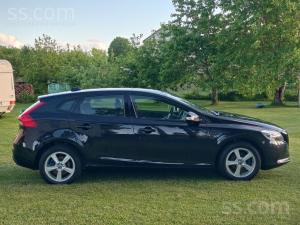 Black Volvo V40 2015 in Rezekne, with an engine capacity of 1.60 L and mileage of 321 thousand km for 6200 €, photo 7 on AUTOMOTO.COM.LV