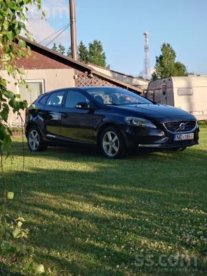 Black Volvo V40 2015 in Rezekne, with an engine capacity of 1.60 L and mileage of 321 thousand km for 6200 €, photo 8 on AUTOMOTO.COM.LV