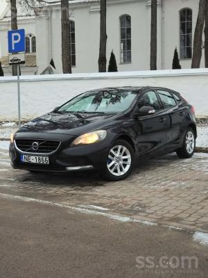 Black Volvo V40 2015 in Rezekne, with an engine capacity of 1.60 L and mileage of 321 thousand km for 6200 €, photo 13 on AUTOMOTO.COM.LV
