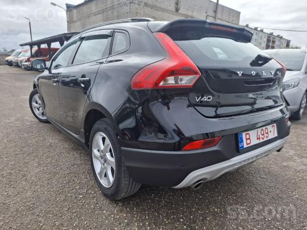 Черный Вольво В40 2015 в Талси, объемом двигателя 2.00 л и пробегом 254 тыс. км за 8900 €, фото 4 на AUTOMOTO.COM.LV
