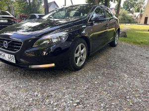 Black Volvo V40 2015 in Jurbarkas, with an engine capacity of 1.97 L and mileage of 257 thousand km for 4200 €, photo 3 on AUTOMOTO.COM.LV