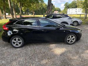 Black Volvo V40 2015 in Jurbarkas, with an engine capacity of 1.97 L and mileage of 257 thousand km for 4200 €, photo 6 on AUTOMOTO.COM.LV