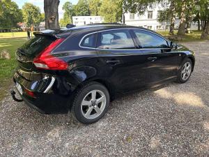 Black Volvo V40 2015 in Jurbarkas, with an engine capacity of 1.97 L and mileage of 257 thousand km for 4200 €, photo 7 on AUTOMOTO.COM.LV