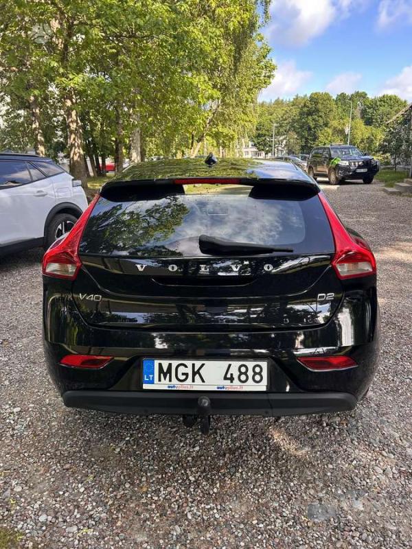 Black Volvo V40 2015 in Jurbarkas, with an engine capacity of 1.97 L and mileage of 257 thousand km for 4200 €, photo 7 on AUTOMOTO.COM.LV