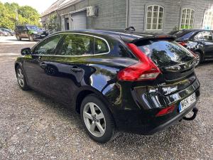 Black Volvo V40 2015 in Jurbarkas, with an engine capacity of 1.97 L and mileage of 257 thousand km for 4200 €, photo 9 on AUTOMOTO.COM.LV