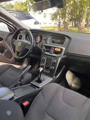 Black Volvo V40 2015 in Jurbarkas, with an engine capacity of 1.97 L and mileage of 257 thousand km for 4200 €, photo 15 on AUTOMOTO.COM.LV