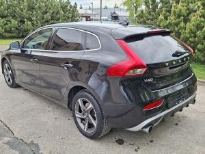 Black Volvo V40 2015 in Ukmerge, with an engine capacity of 2.00 L and mileage of 214 thousand km for 5750 €, photo 7 on AUTOMOTO.COM.LV