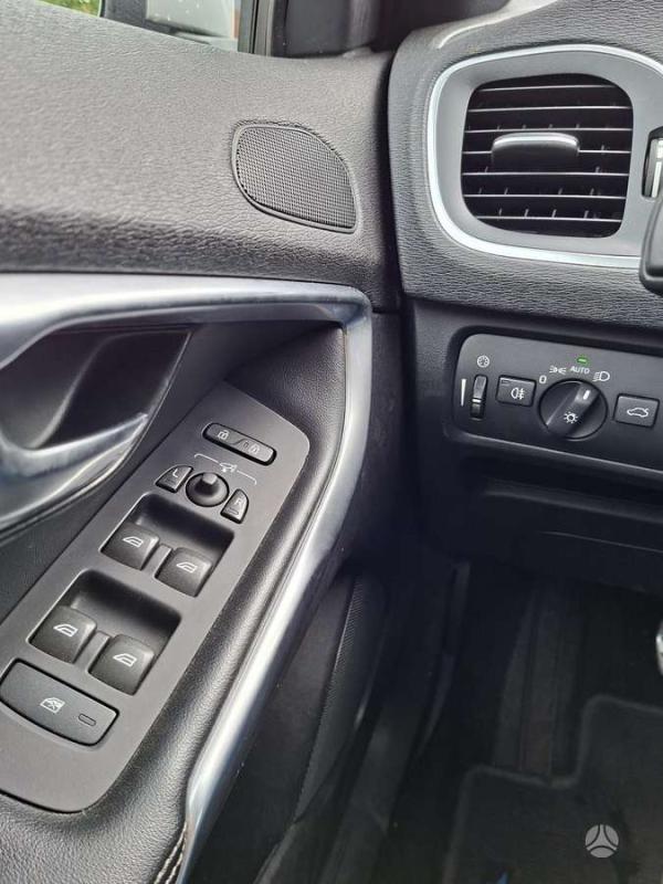 Melns Volvo V40 2015 Ukmergė, ar dzinēja tilpumu 2.00 L un nobraukumu 214 tūkst. km par 5750 €, foto 9 vietnē AUTOMOTO.COM.LV