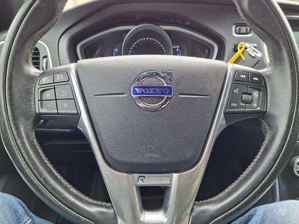 Melns Volvo V40 2015 Ukmergė, ar dzinēja tilpumu 2.00 L un nobraukumu 214 tūkst. km par 5750 €, foto 10 vietnē AUTOMOTO.COM.LV