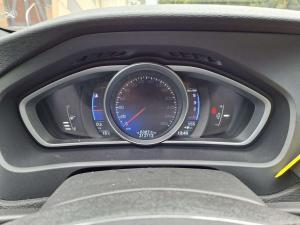 Black Volvo V40 2015 in Ukmerge, with an engine capacity of 2.00 L and mileage of 214 thousand km for 5750 €, photo 12 on AUTOMOTO.COM.LV