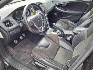 Black Volvo V40 2015 in Ukmerge, with an engine capacity of 2.00 L and mileage of 214 thousand km for 5750 €, photo 13 on AUTOMOTO.COM.LV