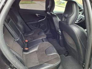Black Volvo V40 2015 in Ukmerge, with an engine capacity of 2.00 L and mileage of 214 thousand km for 5750 €, photo 15 on AUTOMOTO.COM.LV