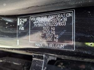 Black Volvo V40 2015 in Ukmerge, with an engine capacity of 2.00 L and mileage of 214 thousand km for 5750 €, photo 18 on AUTOMOTO.COM.LV