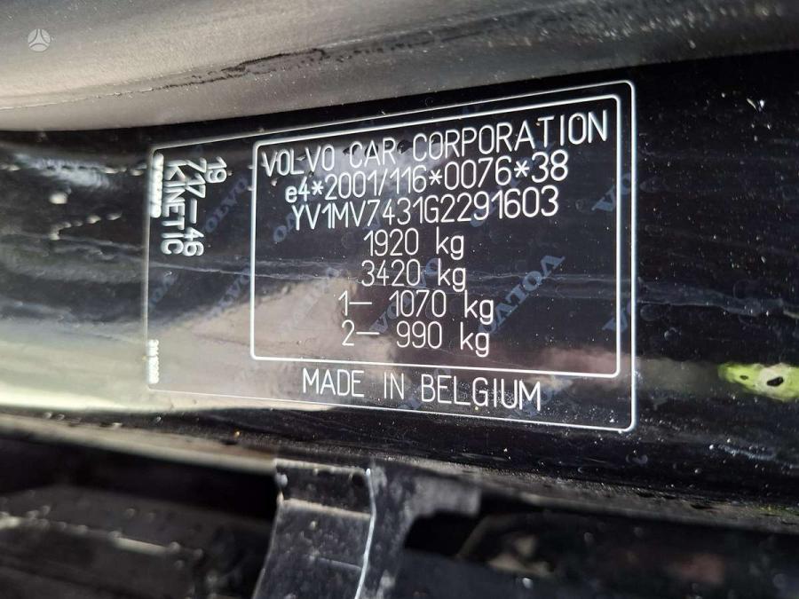 Black Volvo V40 2015 in Ukmerge, with an engine capacity of 2.00 L and mileage of 214 thousand km for 5750 €, photo 18 on AUTOMOTO.COM.LV