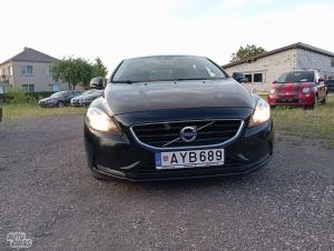 Black Volvo V40 2015 in Sakiai, with an engine capacity of 1.60 L and mileage of 315 thousand km for 4900 €, photo 3 on AUTOMOTO.COM.LV
