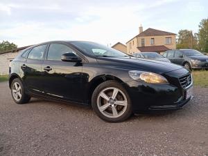 Black Volvo V40 2015 in Sakiai, with an engine capacity of 1.60 L and mileage of 315 thousand km for 4900 €, photo 4 on AUTOMOTO.COM.LV