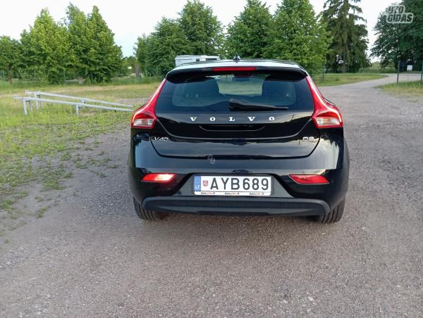 Black Volvo V40 2015 in Sakiai, with an engine capacity of 1.60 L and mileage of 315 thousand km for 4900 €, photo 5 on AUTOMOTO.COM.LV
