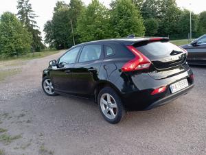 Black Volvo V40 2015 in Sakiai, with an engine capacity of 1.60 L and mileage of 315 thousand km for 4900 €, photo 7 on AUTOMOTO.COM.LV