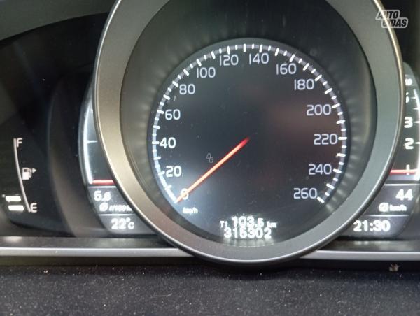 Black Volvo V40 2015 in Sakiai, with an engine capacity of 1.60 L and mileage of 315 thousand km for 4900 €, photo 7 on AUTOMOTO.COM.LV