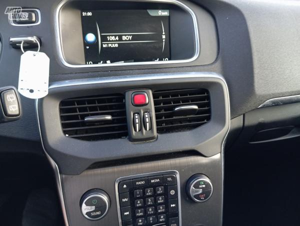 Black Volvo V40 2015 in Sakiai, with an engine capacity of 1.60 L and mileage of 315 thousand km for 4900 €, photo 9 on AUTOMOTO.COM.LV
