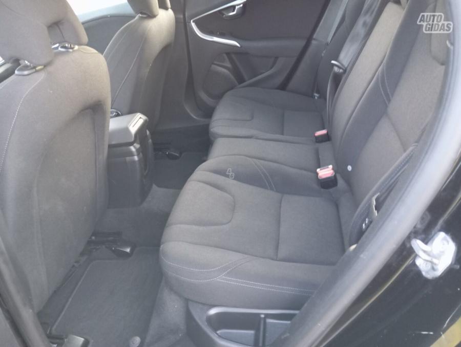 Black Volvo V40 2015 in Sakiai, with an engine capacity of 1.60 L and mileage of 315 thousand km for 4900 €, photo 15 on AUTOMOTO.COM.LV