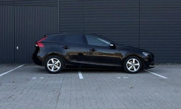 Black Volvo V40 2015 in Riga, with an engine capacity of 1.60 L and mileage of 232 thousand km for 4850 €, photo 5 on AUTOMOTO.COM.LV