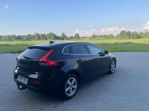 Black Volvo V40 2015 in Siauliai, with an engine capacity of 1.97 L and mileage of 242 thousand km for 8000 €, photo 5 on AUTOMOTO.COM.LV