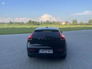 Black Volvo V40 2015 in Siauliai, with an engine capacity of 1.97 L and mileage of 242 thousand km for 8000 €, photo 6 on AUTOMOTO.COM.LV