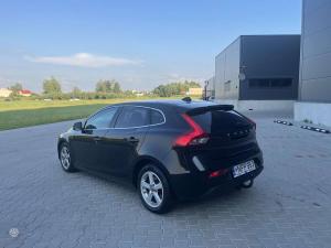 Black Volvo V40 2015 in Siauliai, with an engine capacity of 1.97 L and mileage of 242 thousand km for 8000 €, photo 7 on AUTOMOTO.COM.LV
